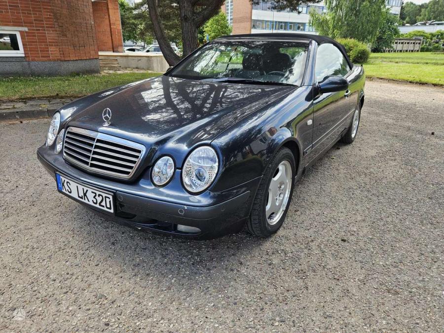 Zils Mercedes-Benz CLK 320 1999 Viļņa, ar dzinēja tilpumu 3.20 L un nobraukumu 144 tūkst. km par 4600 €, foto 10 vietnē AUTOMOTO.COM.LV