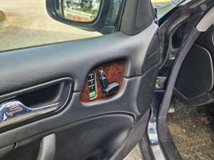 Zils Mercedes-Benz CLK 320 1999 Viļņa, ar dzinēja tilpumu 3.20 L un nobraukumu 144 tūkst. km par 4600 €, foto 13 vietnē AUTOMOTO.COM.LV