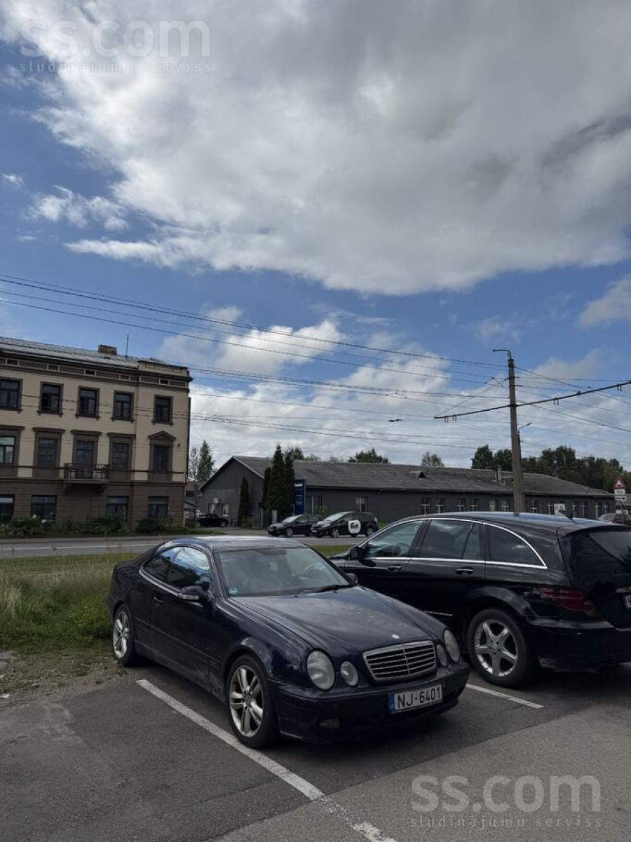 Blue Mercedes-Benz CLK 320 2001 in Riga, with an engine capacity of 3.20 L and mileage of 430 thousand km for 800 €, photo 1 on AUTOMOTO.COM.LV