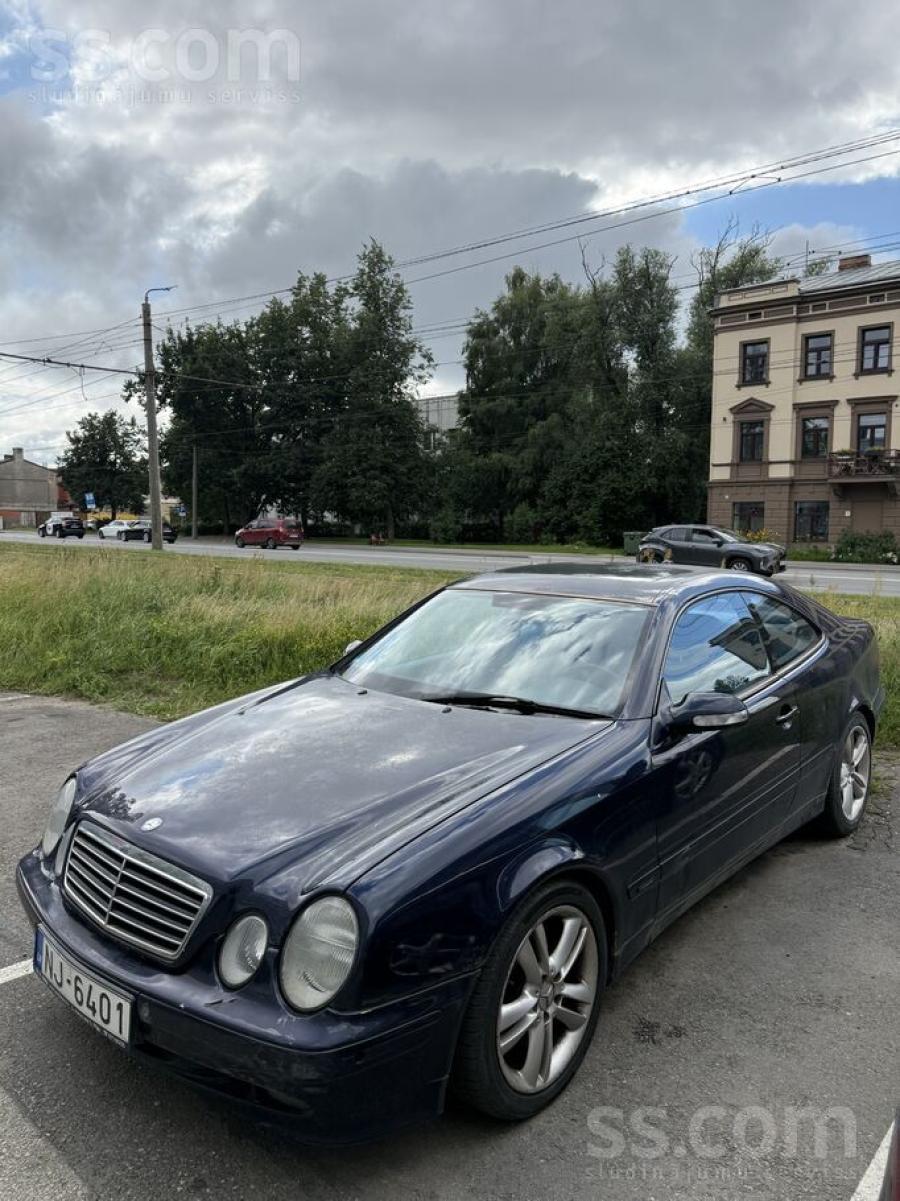 Blue Mercedes-Benz CLK 320 2001 in Riga, with an engine capacity of 3.20 L and mileage of 430 thousand km for 800 €, photo 3 on AUTOMOTO.COM.LV
