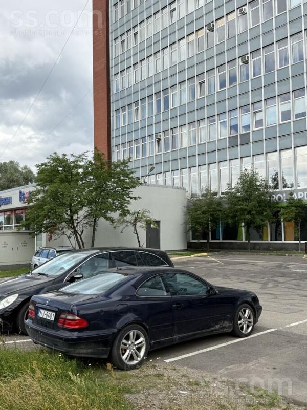 Zils Mercedes-Benz CLK 320 2001 Rīga, ar dzinēja tilpumu 3.20 L un nobraukumu 430 tūkst. km par 800 €, foto 3 vietnē AUTOMOTO.COM.LV
