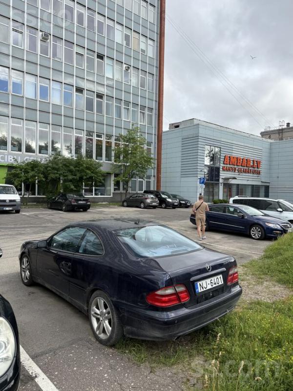 Zils Mercedes-Benz CLK 320 2001 Rīga, ar dzinēja tilpumu 3.20 L un nobraukumu 430 tūkst. km par 800 €, foto 5 vietnē AUTOMOTO.COM.LV