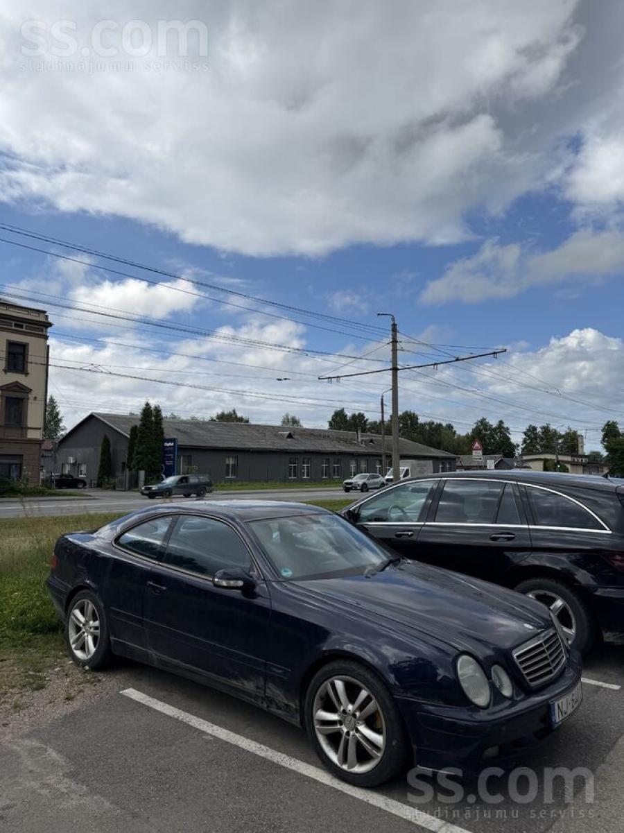 Blue Mercedes-Benz CLK 320 2001 in Riga, with an engine capacity of 3.20 L and mileage of 430 thousand km for 800 €, photo 7 on AUTOMOTO.COM.LV