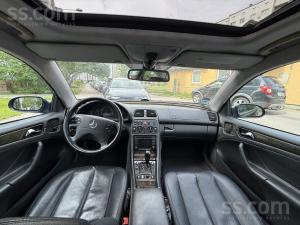 Blue Mercedes-Benz CLK 320 2001 in Riga, with an engine capacity of 3.20 L and mileage of 430 thousand km for 800 €, photo 8 on AUTOMOTO.COM.LV