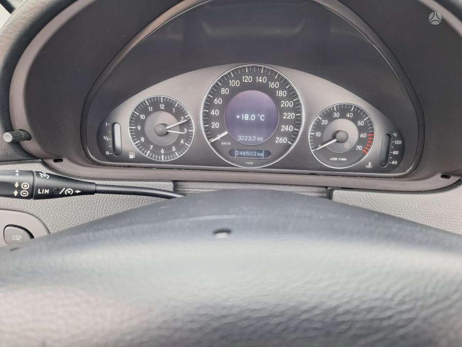 Pelēks Mercedes-Benz CLK 320 2003 Telšiai, ar dzinēja tilpumu 3.20 L un nobraukumu 245 tūkst. km par 5600 €, foto 22 vietnē AUTOMOTO.COM.LV