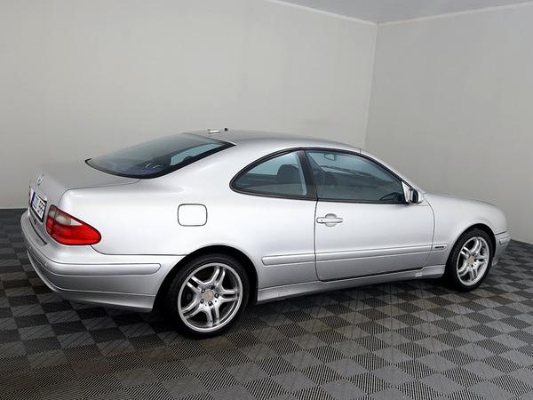 Pelēks Mercedes-Benz CLK 320 2000 Tallina, ar dzinēja tilpumu 3.20 L un nobraukumu 331 tūkst. km par 1099 €, foto 4 vietnē AUTOMOTO.COM.LV