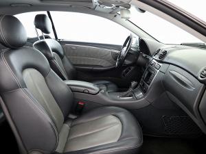 Pelēks Mercedes-Benz CLK 320 2002 Tallina, ar dzinēja tilpumu 3.20 L un nobraukumu 279 tūkst. km par 1999 €, foto 7 vietnē AUTOMOTO.COM.LV