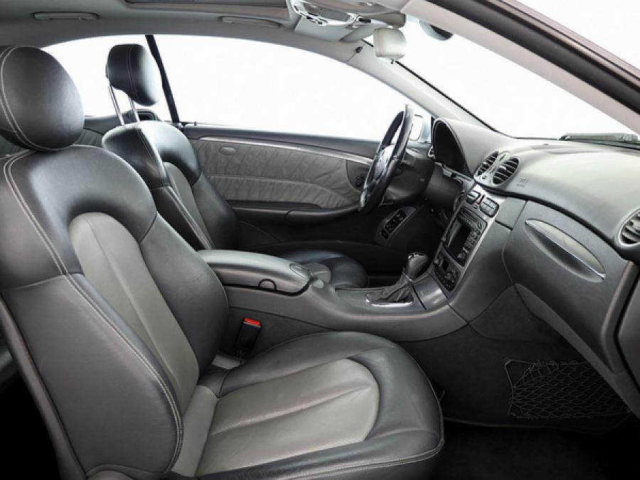 Pelēks Mercedes-Benz CLK 320 2002 Tallina, ar dzinēja tilpumu 3.20 L un nobraukumu 279 tūkst. km par 1999 €, foto 7 vietnē AUTOMOTO.COM.LV