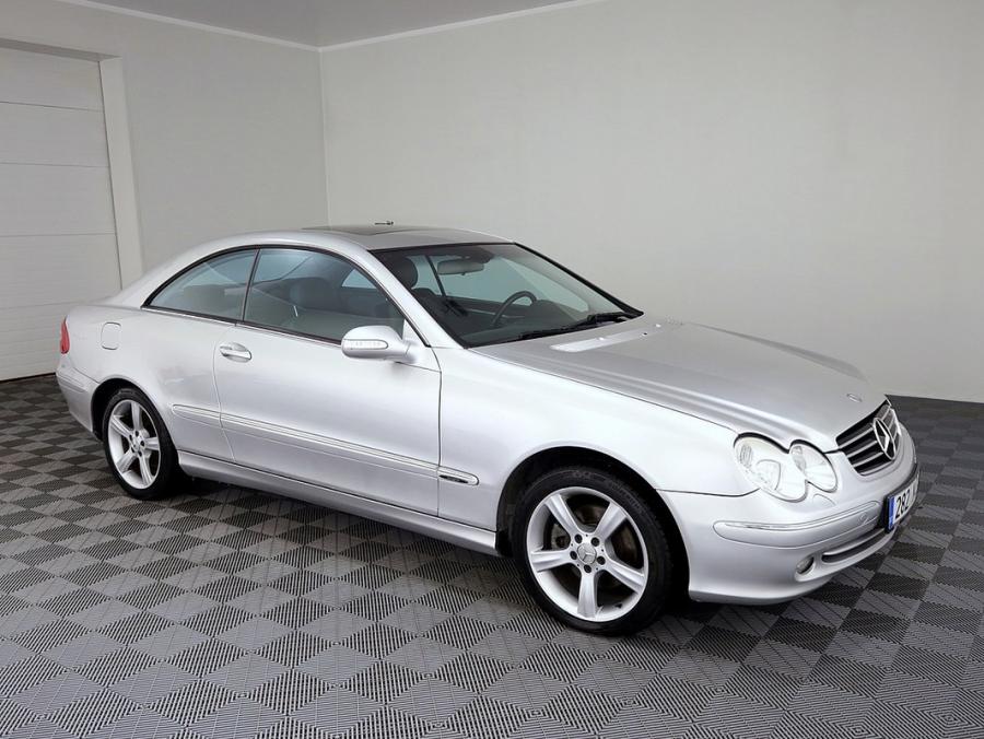 Pelēks Mercedes-Benz CLK 320 2002 Tallina, ar dzinēja tilpumu 3.20 L un nobraukumu 279 tūkst. km par 1999 €, foto 10 vietnē AUTOMOTO.COM.LV