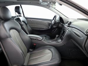Pelēks Mercedes-Benz CLK 320 2002 Tallina, ar dzinēja tilpumu 3.20 L un nobraukumu 279 tūkst. km par 1999 €, foto 15 vietnē AUTOMOTO.COM.LV