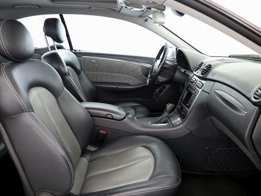 Pelēks Mercedes-Benz CLK 320 2002 Tallina, ar dzinēja tilpumu 3.20 L un nobraukumu 279 tūkst. km par 1999 €, foto 15 vietnē AUTOMOTO.COM.LV