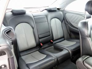 Pelēks Mercedes-Benz CLK 320 2002 Tallina, ar dzinēja tilpumu 3.20 L un nobraukumu 279 tūkst. km par 1999 €, foto 16 vietnē AUTOMOTO.COM.LV