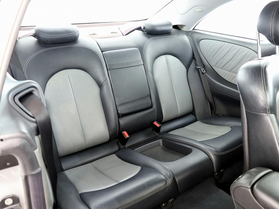Pelēks Mercedes-Benz CLK 320 2002 Tallina, ar dzinēja tilpumu 3.20 L un nobraukumu 279 tūkst. km par 1999 €, foto 16 vietnē AUTOMOTO.COM.LV