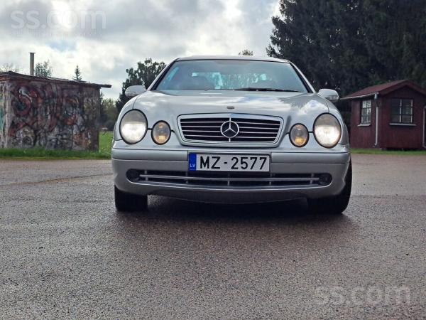 Mercedes-Benz CLK 320 2002 in Riga on AUTOMOTO.COM.LV Grey Mercedes-Benz CLK 320 2002 in Riga, with an engine capacity of 3.20 L and mileage of 283 thousand km for 3950 €, photo 3 on AUTOMOTO.COM.LV