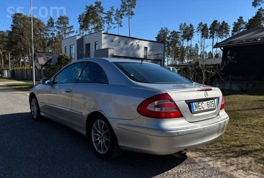 Grey Mercedes-Benz CLK 320 2003 in Riga, with an engine capacity of 3.20 L and mileage of 303 thousand km for 700 €, photo 3 on AUTOMOTO.COM.LV