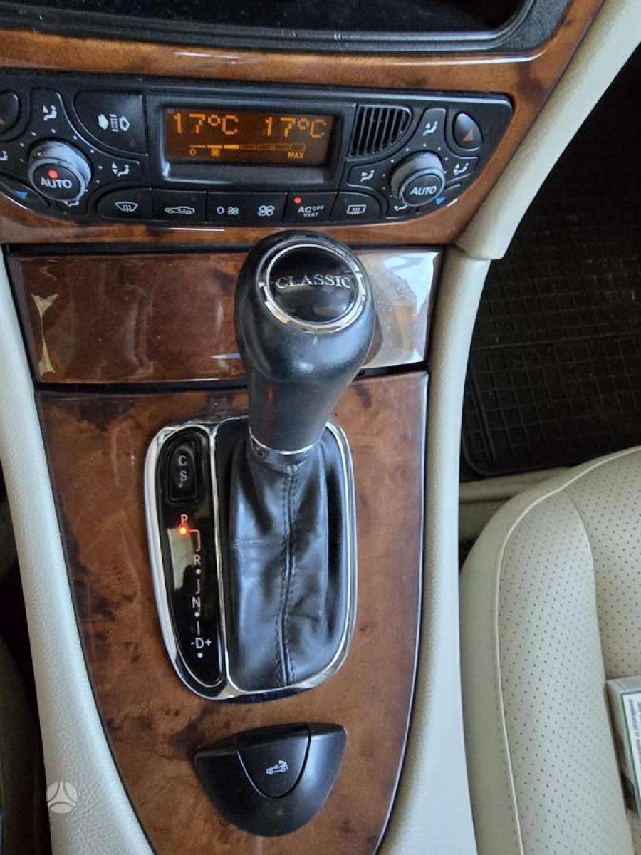 Red Mercedes-Benz CLK 320 2006 in Kaunas, with an engine capacity of 3.20 L and mileage of 170 thousand km for 7300 €, photo 12 on AUTOMOTO.COM.LV