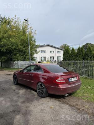 Красный Мерседес ЦЛК 320 2002 в Рига, объемом двигателя 3.20 л и пробегом 320 тыс. км за 2999 €, фото 4 на AUTOMOTO.COM.LV