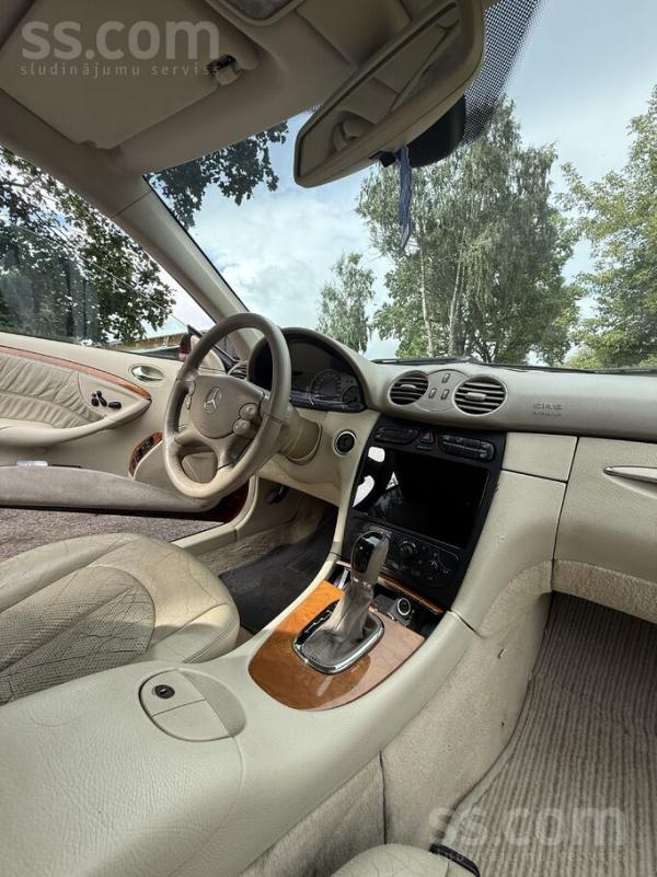 Red Mercedes-Benz CLK 320 2002 in Riga, with an engine capacity of 3.20 L and mileage of 320 thousand km for 2999 €, photo 5 on AUTOMOTO.COM.LV