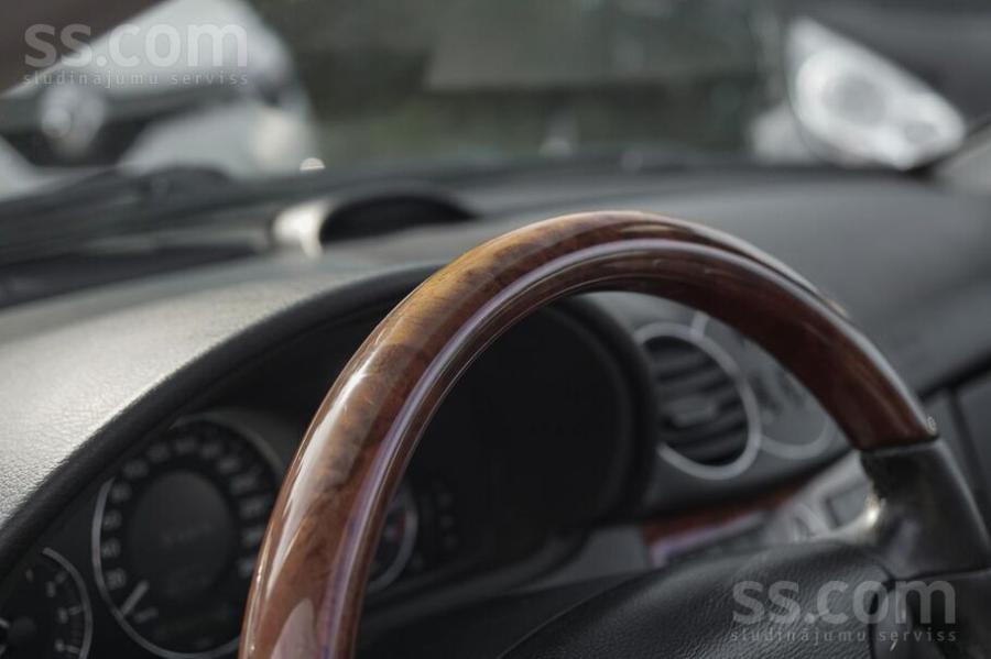 Black Mercedes-Benz clk-350 2007 in Riga, with an engine capacity of 3.50 L and mileage of 156 thousand km for 10990 €, photo 14 on AUTOMOTO.COM.LV