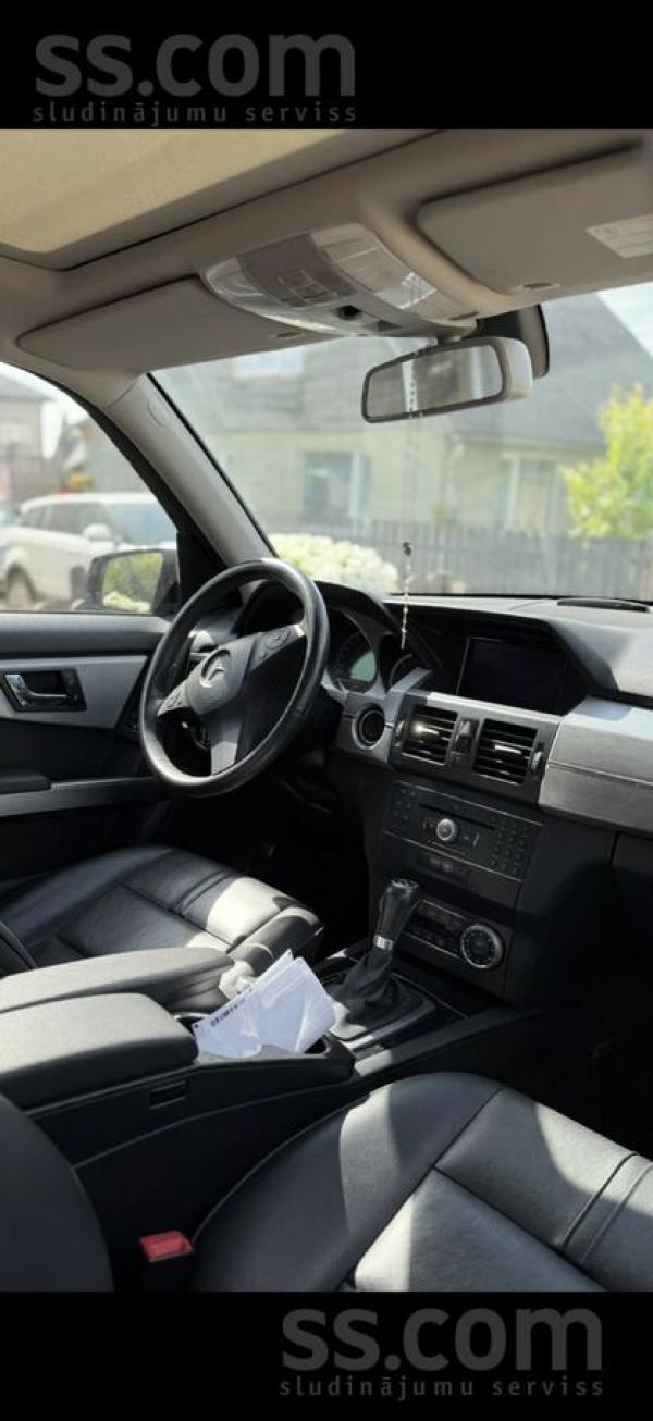 Black Mercedes-Benz clk-350 2009 in Tukums, with an engine capacity of 3.00 L and mileage of 30 thousand km for 6000 €, photo 5 on AUTOMOTO.COM.LV