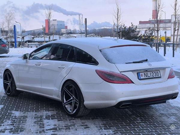 White Mercedes-Benz clk-350 2013 in Vilnius, with an engine capacity of 3.00 L and mileage of 306 thousand km for 12999 €, photo 2 on AUTOMOTO.COM.LV