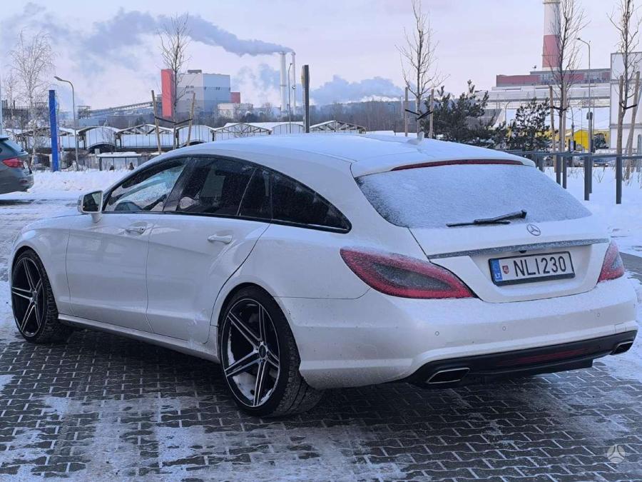 White Mercedes-Benz clk-350 2013 in Vilnius, with an engine capacity of 3.00 L and mileage of 306 thousand km for 12999 €, photo 2 on AUTOMOTO.COM.LV