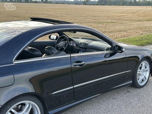 Melns Mercedes-Benz clk-55-amg 2005 Šakiai, ar dzinēja tilpumu 5.40 L un nobraukumu 225 tūkst. km par 12000 €, foto 9 vietnē AUTOMOTO.COM.LV