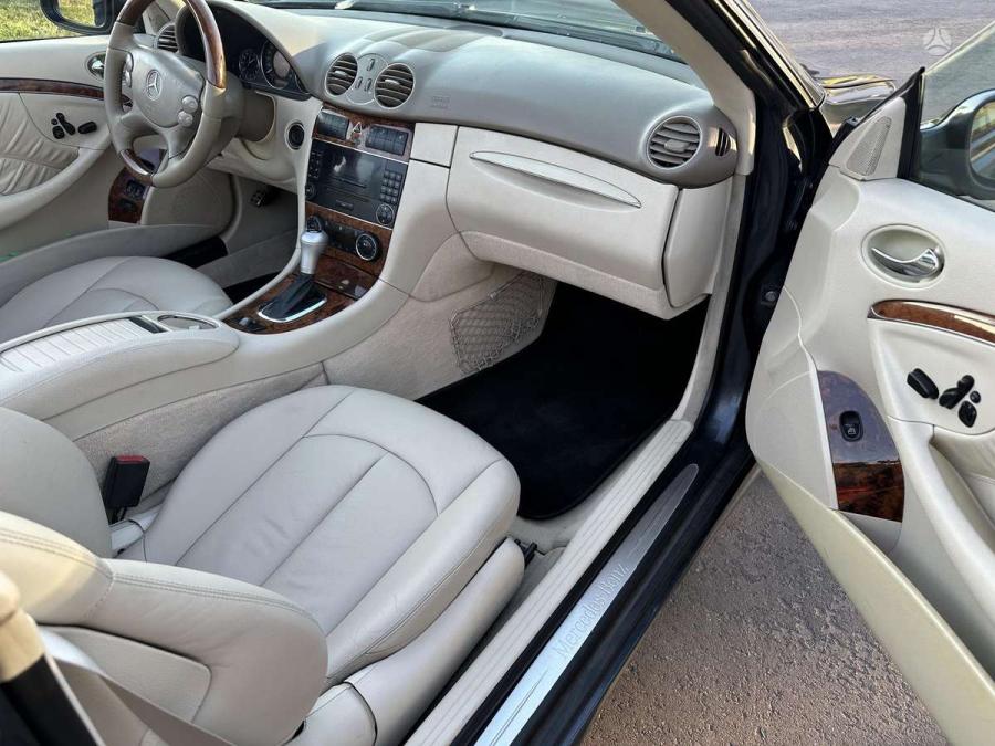 Grey Mercedes-Benz clk-55-amg 2008 in Vilnius, with an engine capacity of 5.50 L and mileage of 185 thousand km for 15000 €, photo 15 on AUTOMOTO.COM.LV