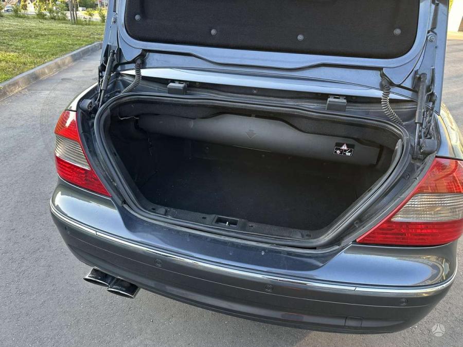 Grey Mercedes-Benz clk-55-amg 2008 in Vilnius, with an engine capacity of 5.50 L and mileage of 185 thousand km for 15000 €, photo 21 on AUTOMOTO.COM.LV