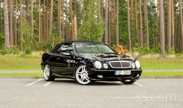 Melns Mercedes-Benz CLK-Class 2000 Rīga, ar dzinēja tilpumu 4.30 L un nobraukumu 77 tūkst. km par 19990 €, foto 3 vietnē AUTOMOTO.COM.LV