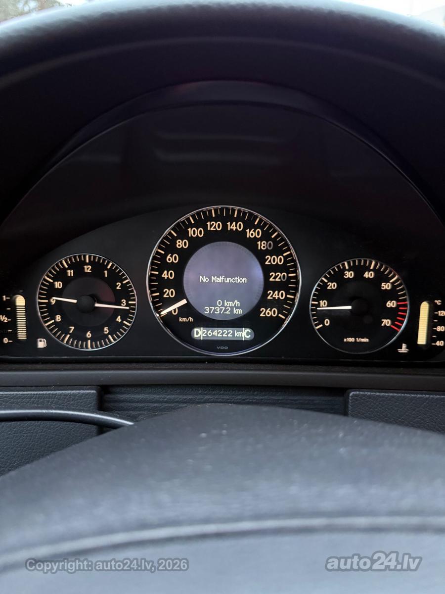 Melns Mercedes-Benz CLK-Class 2004 Tallina, ar dzinēja tilpumu 1.80 L un nobraukumu 265 tūkst. km par 6790 €, foto 7 vietnē AUTOMOTO.COM.LV