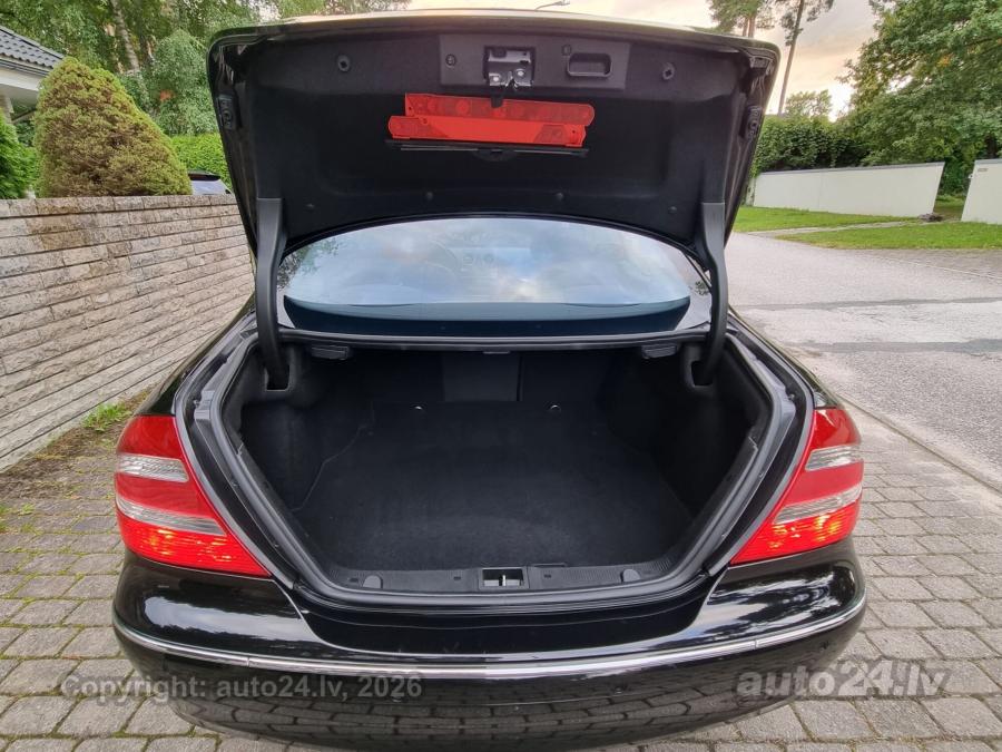 Black Mercedes-Benz CLK-Class 2005 in Tallinn, with an engine capacity of 2.70 L and mileage of 200 thousand km for 7700 €, photo 17 on AUTOMOTO.COM.LV