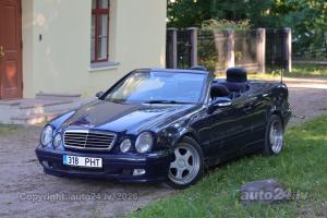 Zils Mercedes-Benz CLK-Class 2001 Tallina, ar dzinēja tilpumu 2.30 L un nobraukumu 236 tūkst. km par 4500 €, foto  vietnē AUTOMOTO.COM.LV