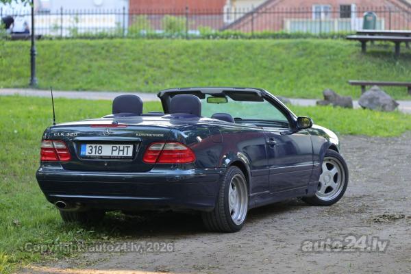 Zils Mercedes-Benz CLK-Class 2001 Tallina, ar dzinēja tilpumu 2.30 L un nobraukumu 236 tūkst. km par 4500 €, foto 2 vietnē AUTOMOTO.COM.LV