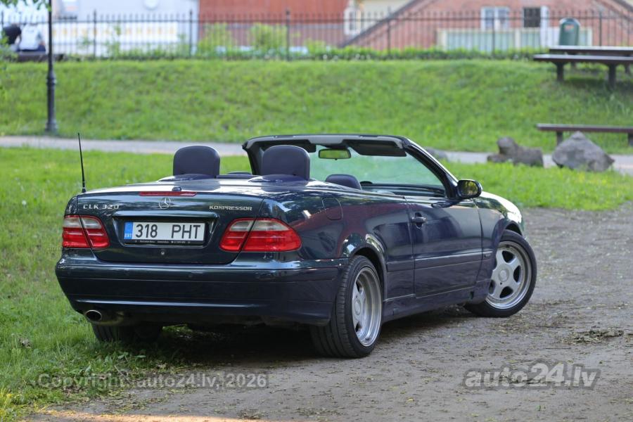 Zils Mercedes-Benz CLK-Class 2001 Tallina, ar dzinēja tilpumu 2.30 L un nobraukumu 236 tūkst. km par 4500 €, foto 3 vietnē AUTOMOTO.COM.LV