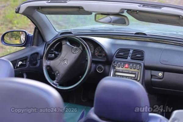 Zils Mercedes-Benz CLK-Class 2001 Tallina, ar dzinēja tilpumu 2.30 L un nobraukumu 236 tūkst. km par 4500 €, foto 3 vietnē AUTOMOTO.COM.LV