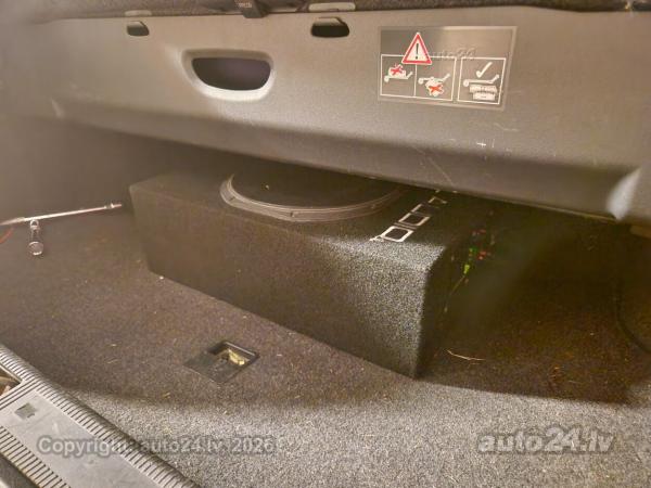 Zils Mercedes-Benz CLK-Class 2001 Tallina, ar dzinēja tilpumu 2.30 L un nobraukumu 236 tūkst. km par 4500 €, foto 6 vietnē AUTOMOTO.COM.LV