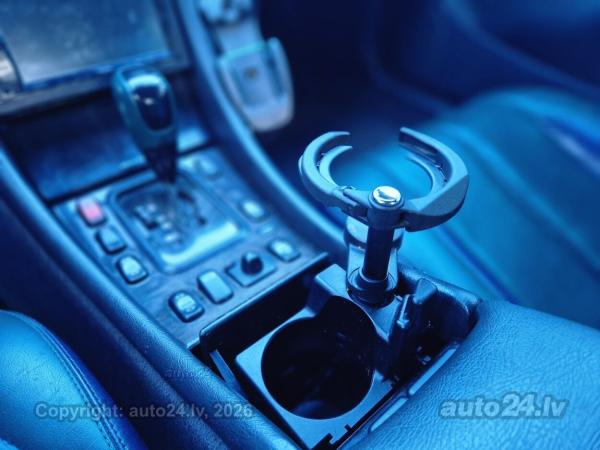 Zils Mercedes-Benz CLK-Class 2001 Tallina, ar dzinēja tilpumu 2.30 L un nobraukumu 236 tūkst. km par 4500 €, foto 7 vietnē AUTOMOTO.COM.LV