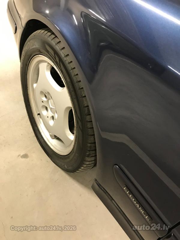 Blue Mercedes-Benz CLK-Class 2001 in Tallinn, with an engine capacity of 3.20 L and mileage of 189 thousand km for 2599 €, photo 8 on AUTOMOTO.COM.LV