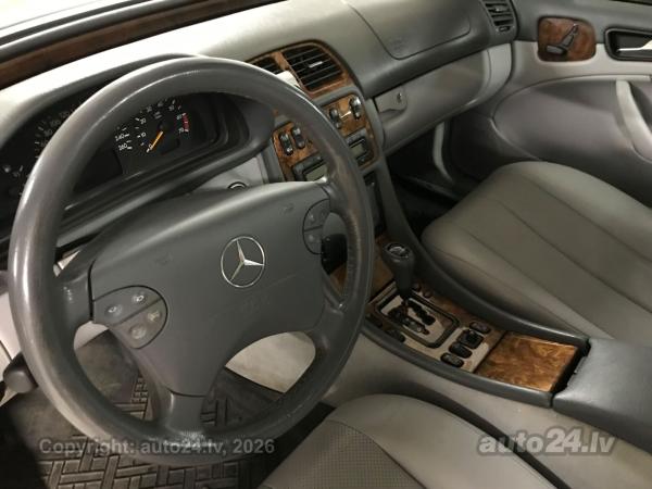 Blue Mercedes-Benz CLK-Class 2001 in Tallinn, with an engine capacity of 3.20 L and mileage of 189 thousand km for 2599 €, photo 9 on AUTOMOTO.COM.LV