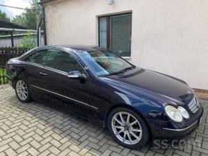 Zils Mercedes-Benz CLK-Class 2004 Rīga, ar dzinēja tilpumu 2.70 L un nobraukumu 337 tūkst. km par 3000 €, foto  vietnē AUTOMOTO.COM.LV