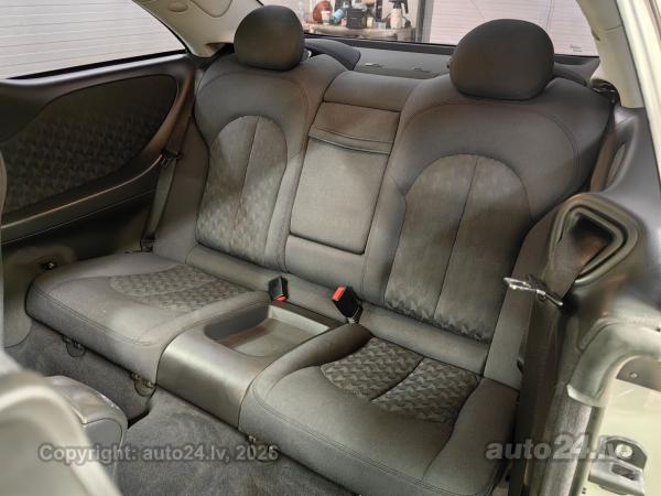 Mercedes-Benz CLK-Class 2002 Viljandi vietnē Pelēks Mercedes-Benz CLK-Class 2002 Viljandi, ar dzinēja tilpumu 2.60 L un nobraukumu 189 tūkst. km par 3590 €, foto 10 vietnē AUTOMOTO.COM.LV