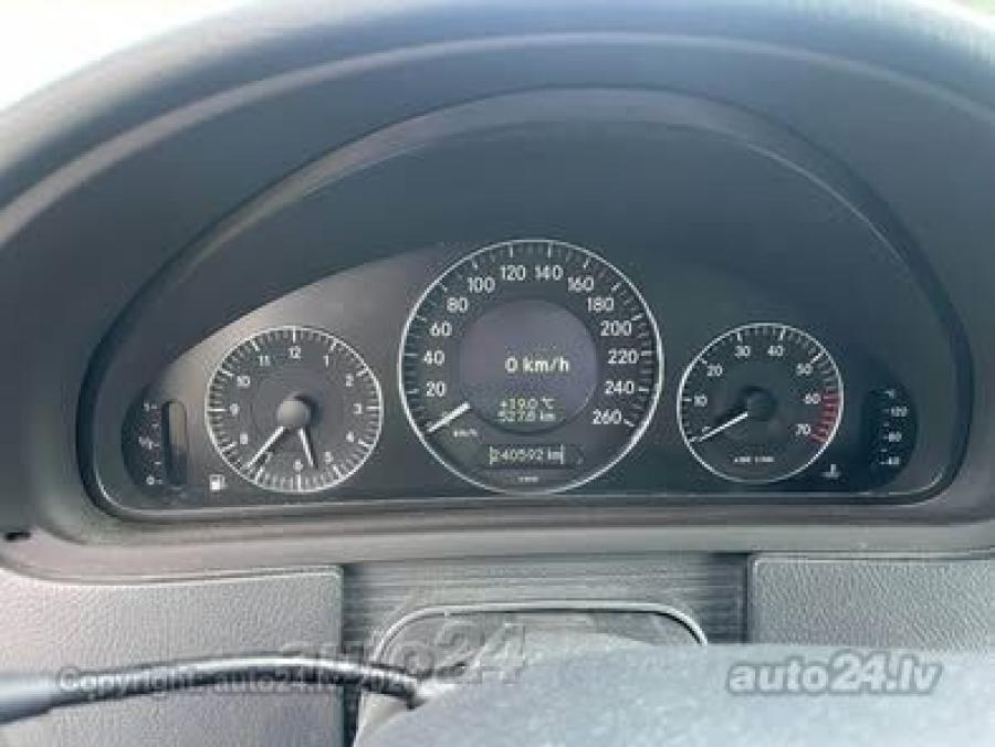 Grey Mercedes-Benz CLK-Class 2004 in Tallinn, with an engine capacity of 2.60 L and mileage of 260 thousand km for 2500 €, photo 6 on AUTOMOTO.COM.LV