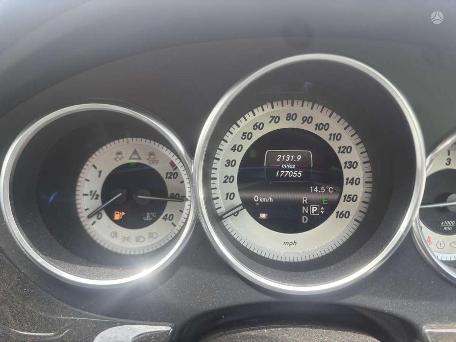 Black Mercedes-Benz CLS 250 2013 in Vilnius, with an engine capacity of 2.14 L and mileage of 177 thousand km for 4500 €, photo 8 on AUTOMOTO.COM.LV