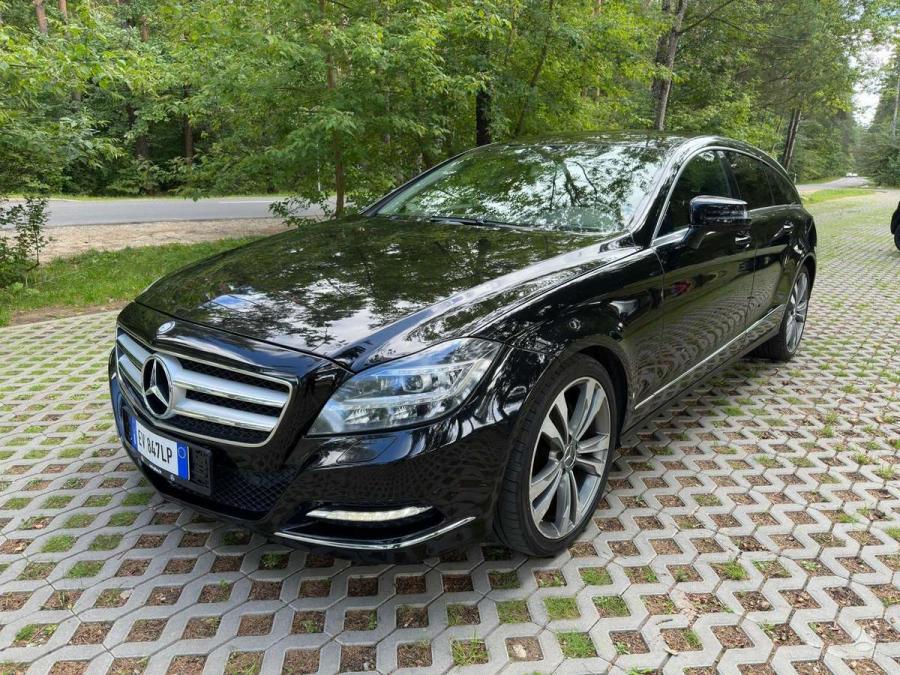 Black Mercedes-Benz CLS 250 2014 in Vilnius, with an engine capacity of 2.14 L and mileage of 320 thousand km for 10900 €, photo 4 on AUTOMOTO.COM.LV