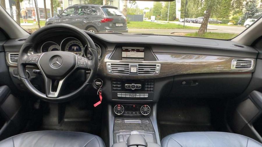 Black Mercedes-Benz CLS 250 2014 in Vilnius, with an engine capacity of 2.14 L and mileage of 320 thousand km for 10900 €, photo 16 on AUTOMOTO.COM.LV