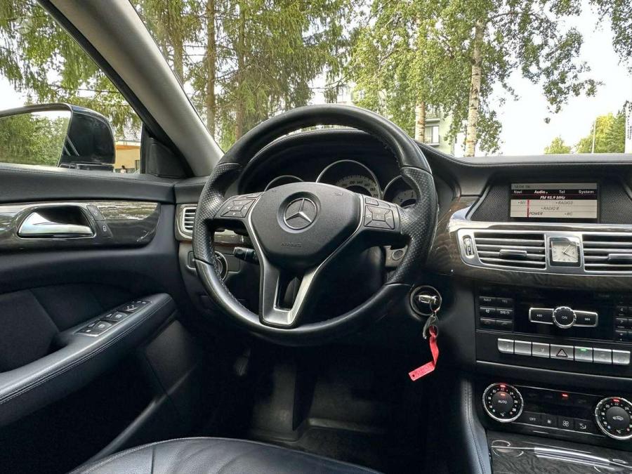 Black Mercedes-Benz CLS 250 2014 in Vilnius, with an engine capacity of 2.14 L and mileage of 320 thousand km for 10900 €, photo 17 on AUTOMOTO.COM.LV