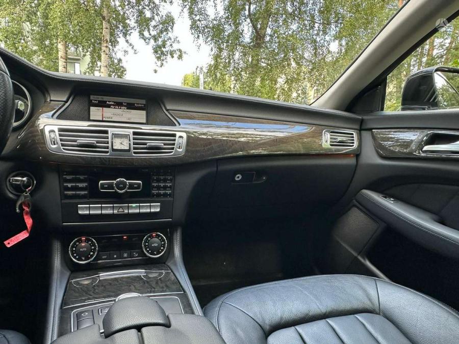 Black Mercedes-Benz CLS 250 2014 in Vilnius, with an engine capacity of 2.14 L and mileage of 320 thousand km for 10900 €, photo 19 on AUTOMOTO.COM.LV