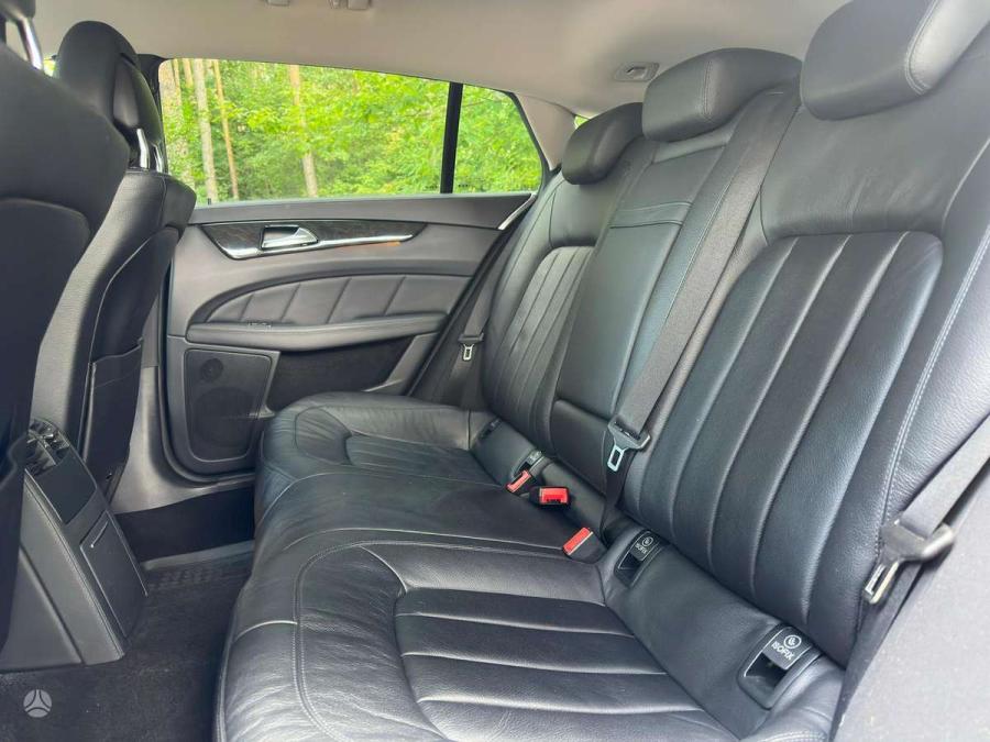 Black Mercedes-Benz CLS 250 2014 in Vilnius, with an engine capacity of 2.14 L and mileage of 320 thousand km for 10900 €, photo 26 on AUTOMOTO.COM.LV