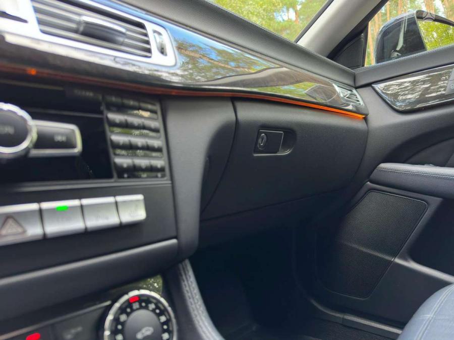 Black Mercedes-Benz CLS 250 2014 in Vilnius, with an engine capacity of 2.14 L and mileage of 320 thousand km for 10900 €, photo 29 on AUTOMOTO.COM.LV